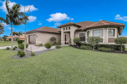 Natalie Stout | LaCasaTour - Real Estate Marketing