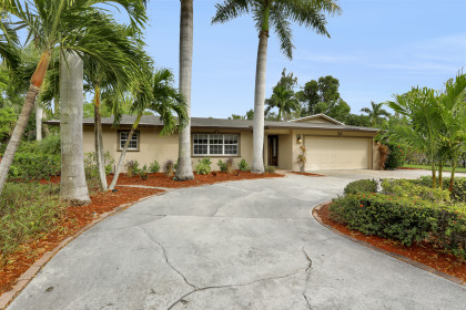 Beth Stark | LaCasaTour - Real Estate Marketing